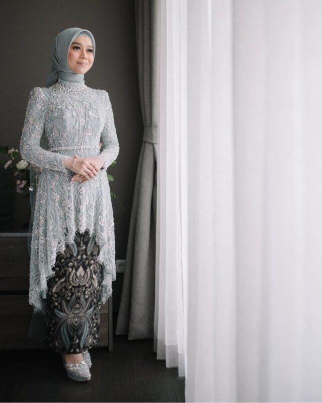 7 Inspirasi Model Kebaya Hijab yang Simple dan Modern