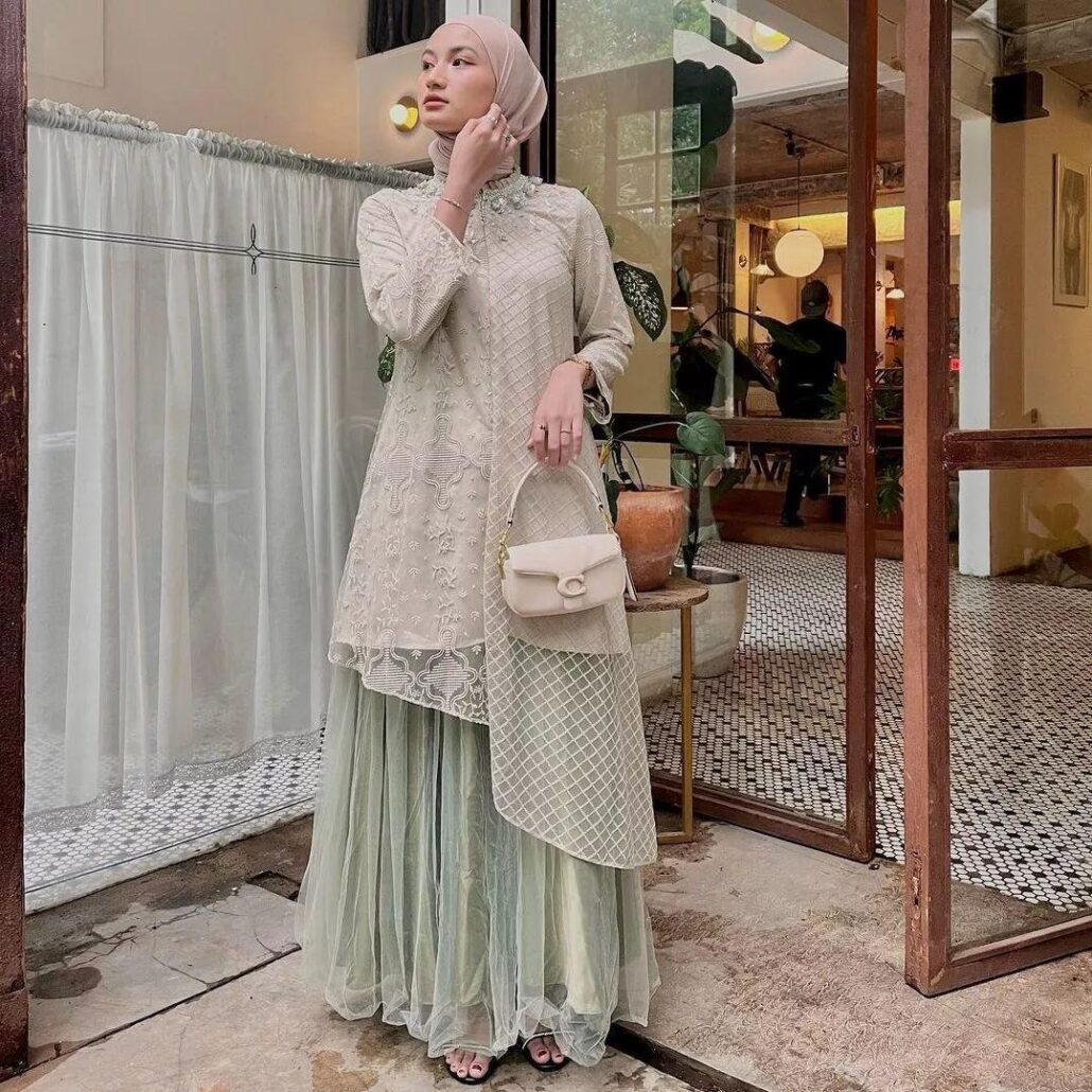7 Inspirasi Model Kebaya Hijab yang Simple dan Modern