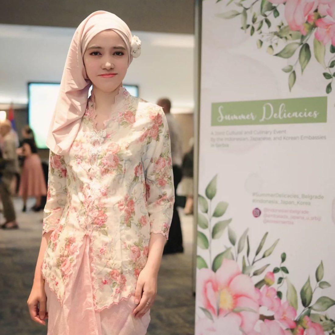 7 Inspirasi Model Kebaya Hijab yang Simple dan Modern