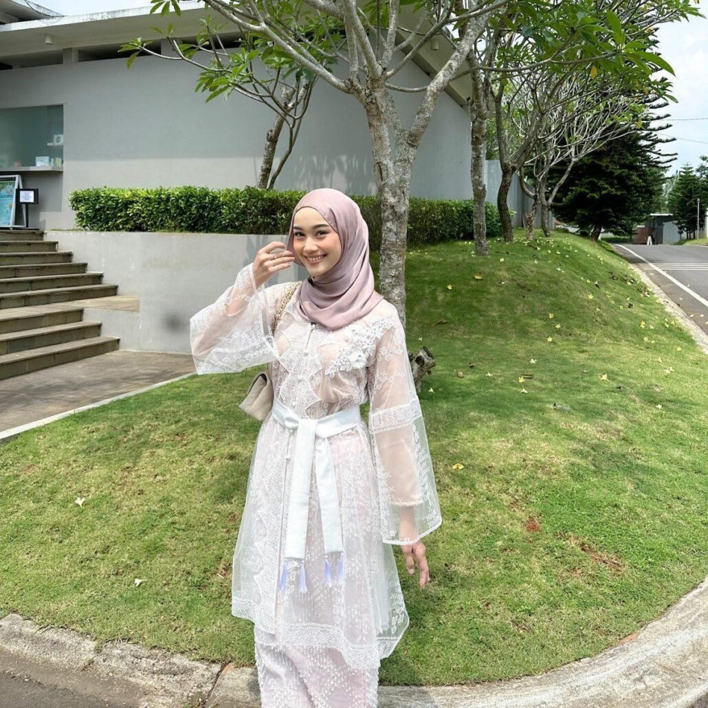 7 Inspirasi Model Kebaya Hijab yang Simple dan Modern