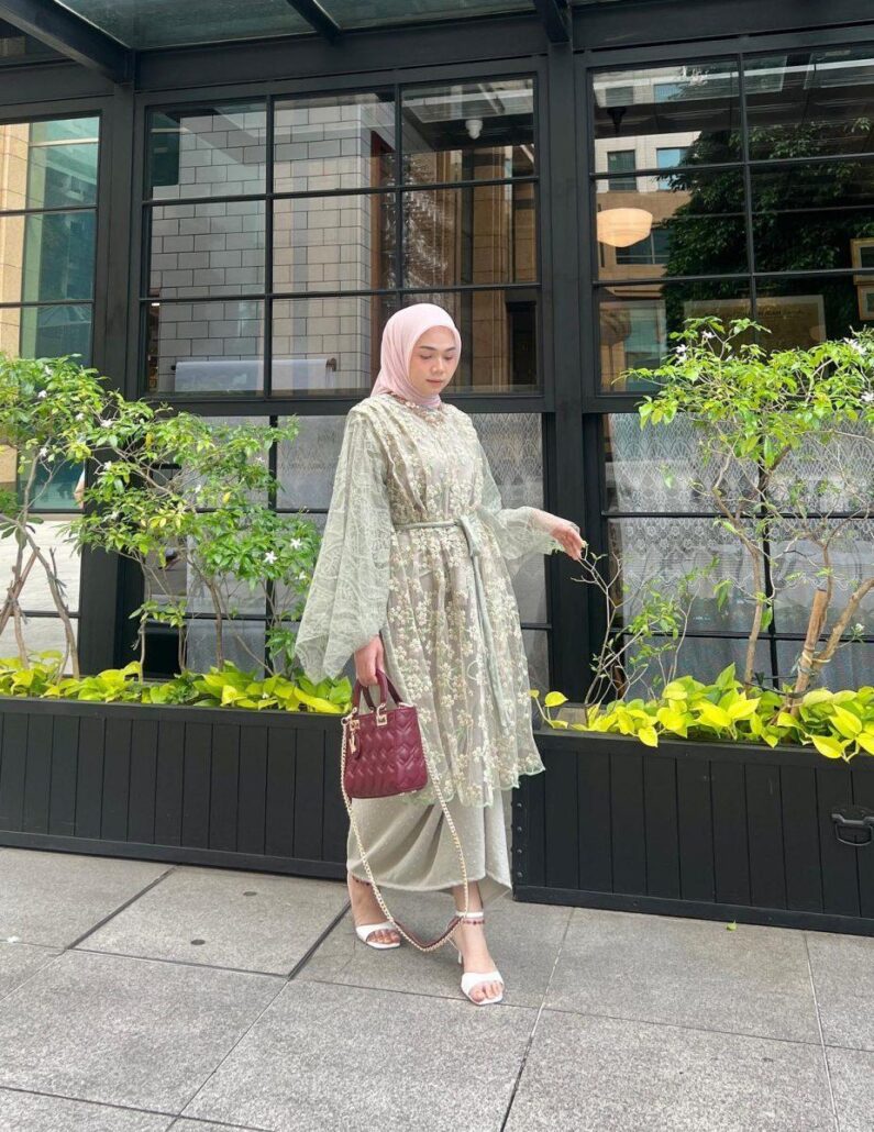 7 Inspirasi Model Kebaya Hijab yang Simple dan Modern